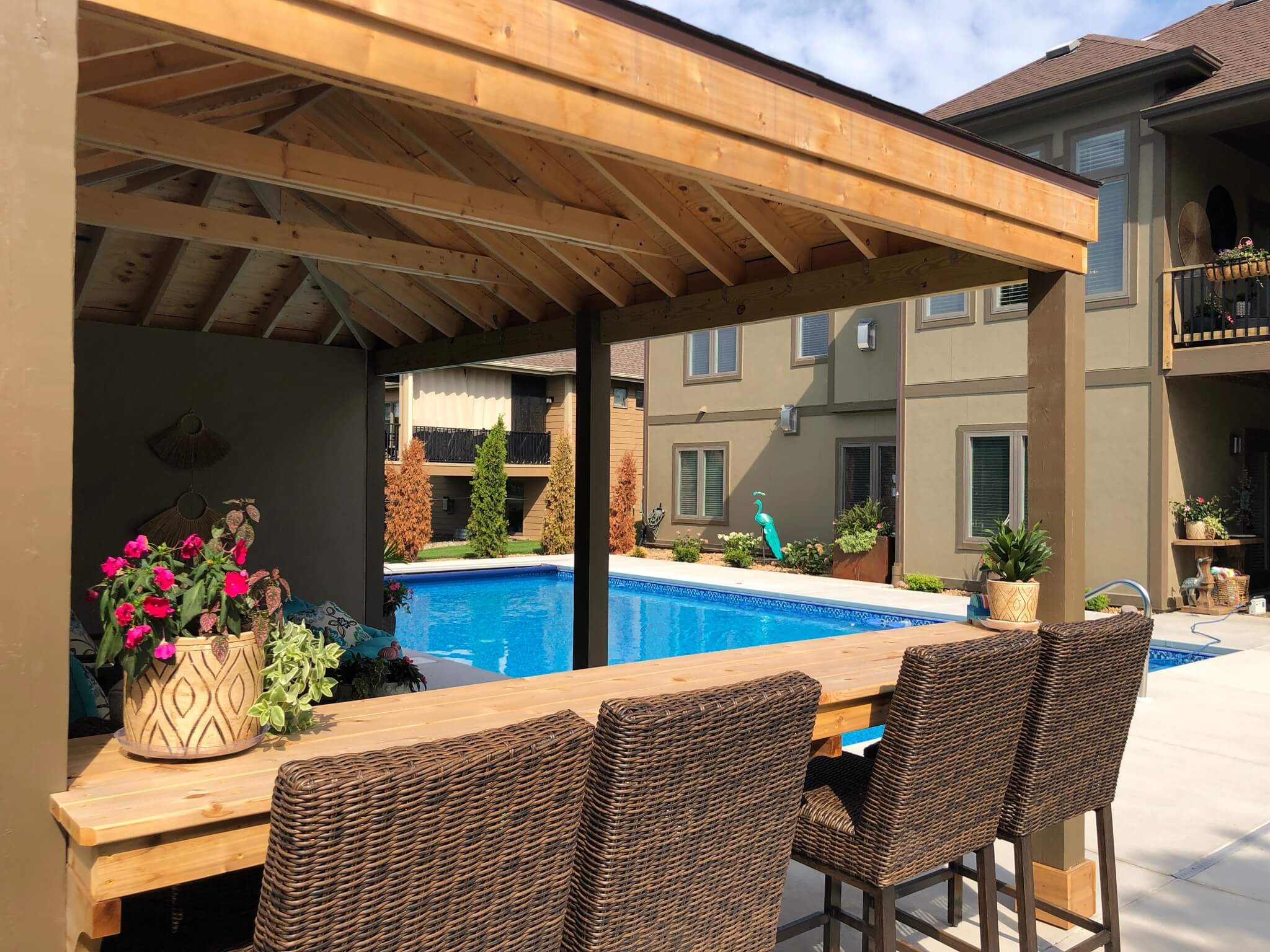 5 Best Woods for Outdoor Bar Tops 2025