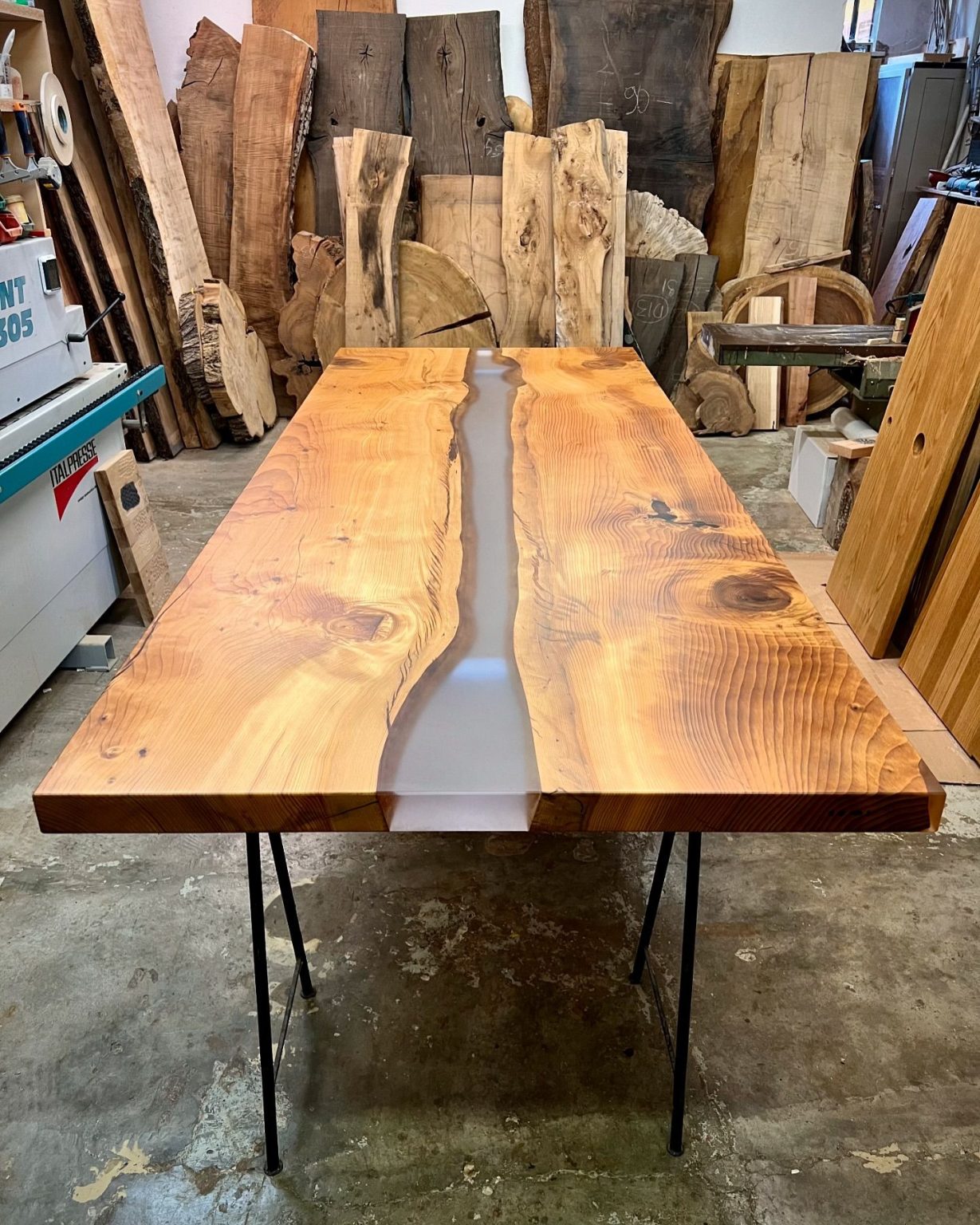 30 Epoxy River Tables That Are Never Going Out of Fashion (Because ...