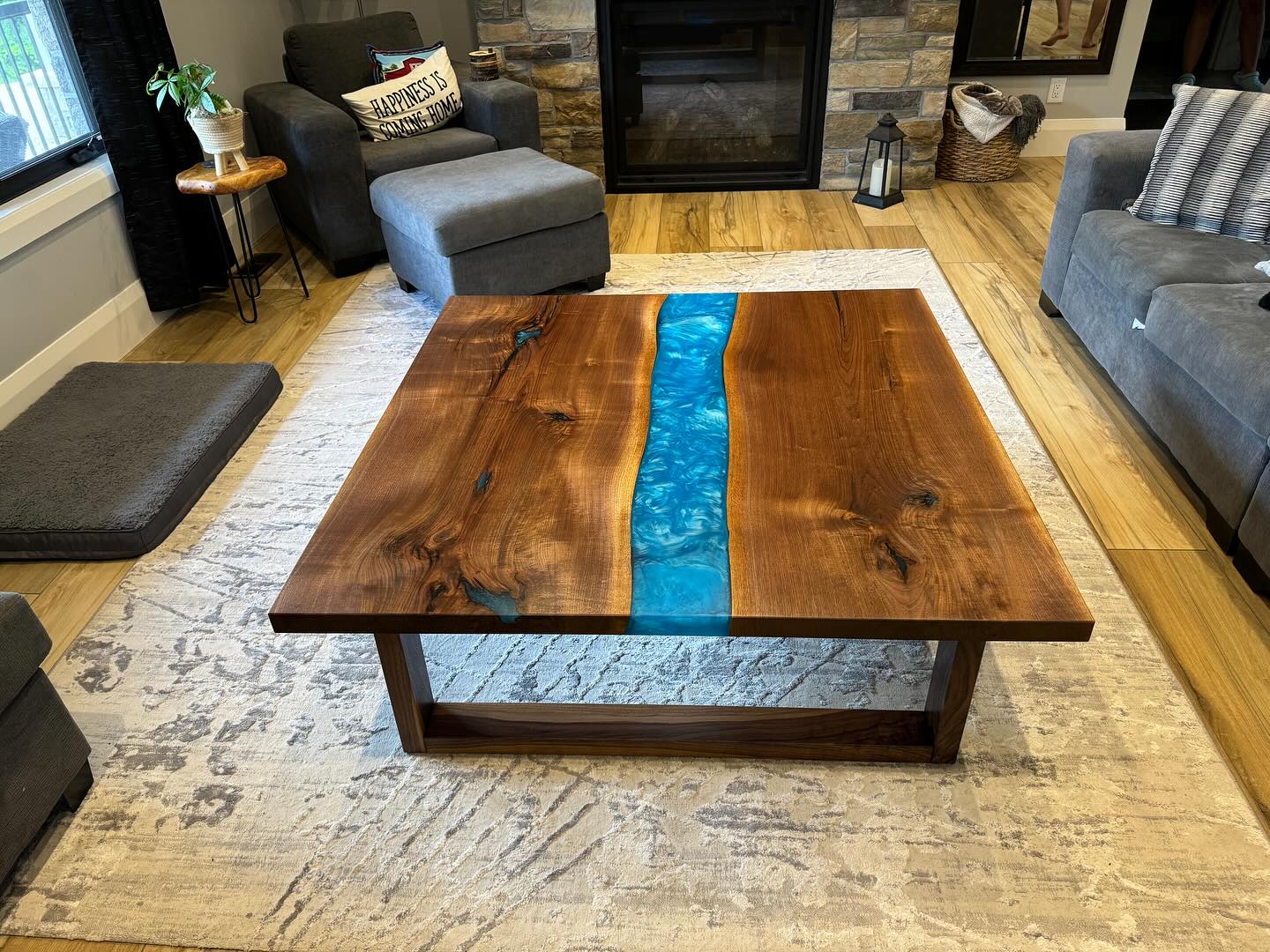 30 Epoxy River Tables That Are Never Going Out of Fashion (Because ...