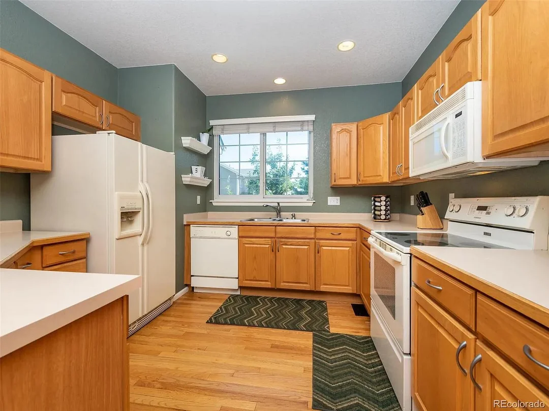 20 Fabulous Honey Oak Kitchen Cabinet Designs to Elevate Your Space 2025