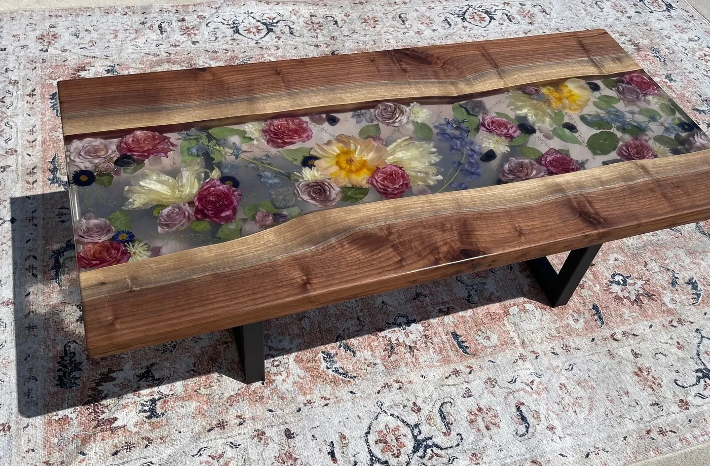 30 Epoxy River Tables That Are Never Going Out of Fashion (Because ...
