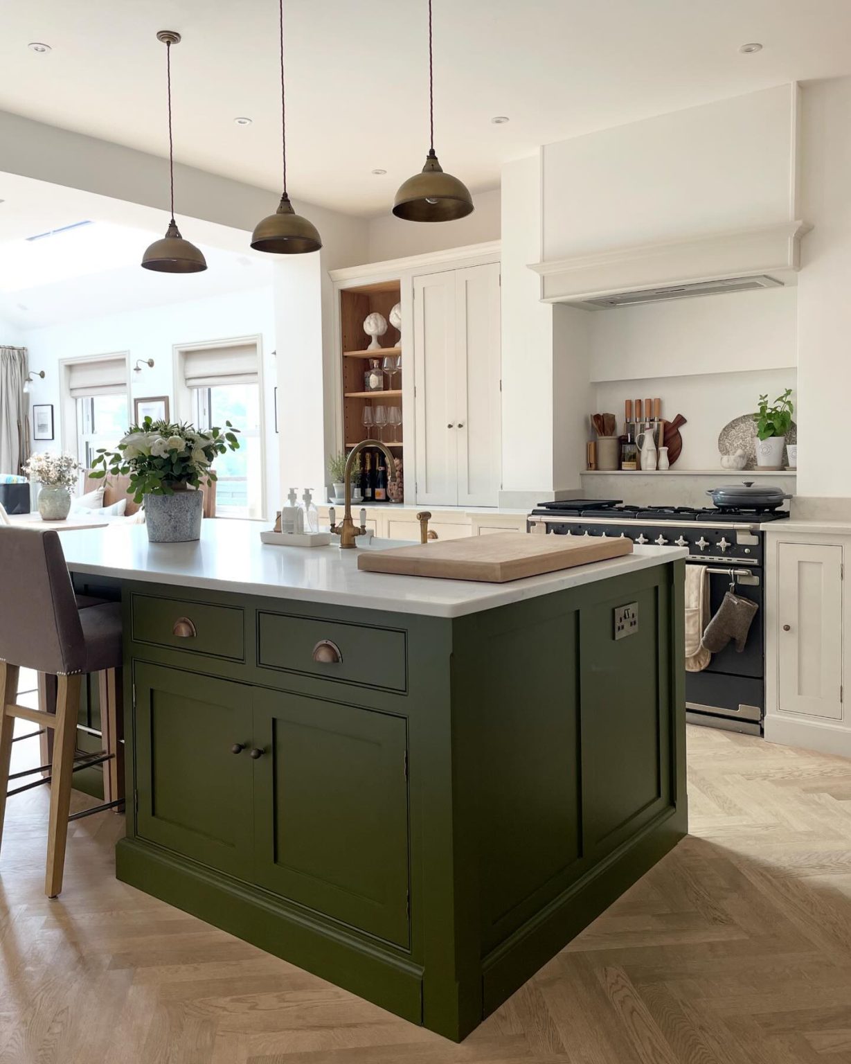 20 stylish kitchen island designs that y'll love 2025