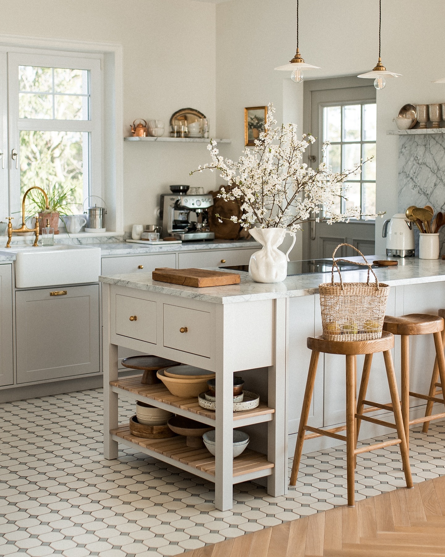 20 stylish kitchen island designs that y'll love 2025