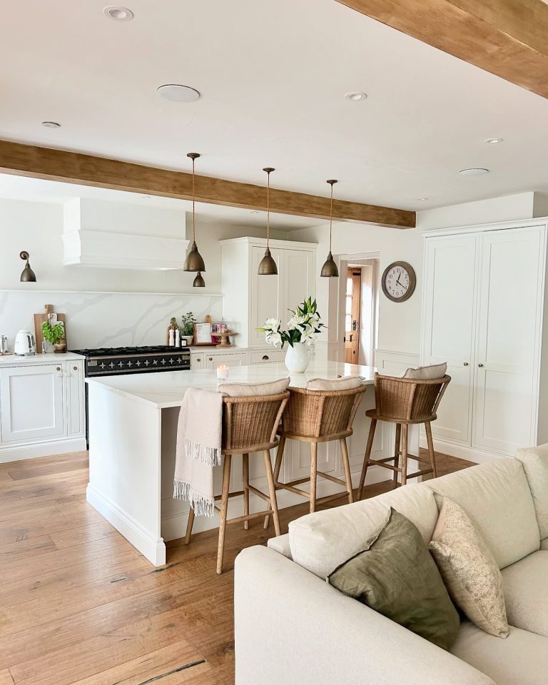 20 stylish kitchen island designs that y'll love 2025