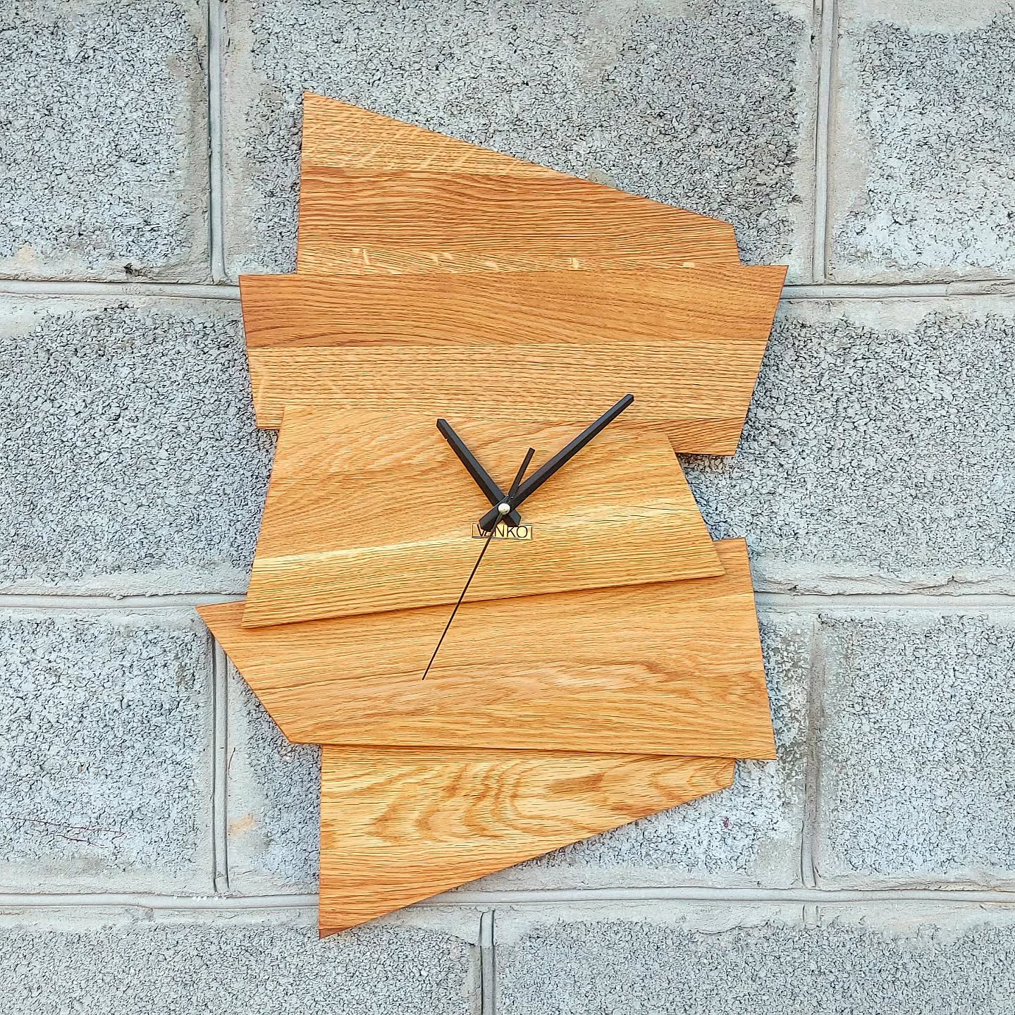 25 wooden wall clocks that are absolute conversation starters 2025
