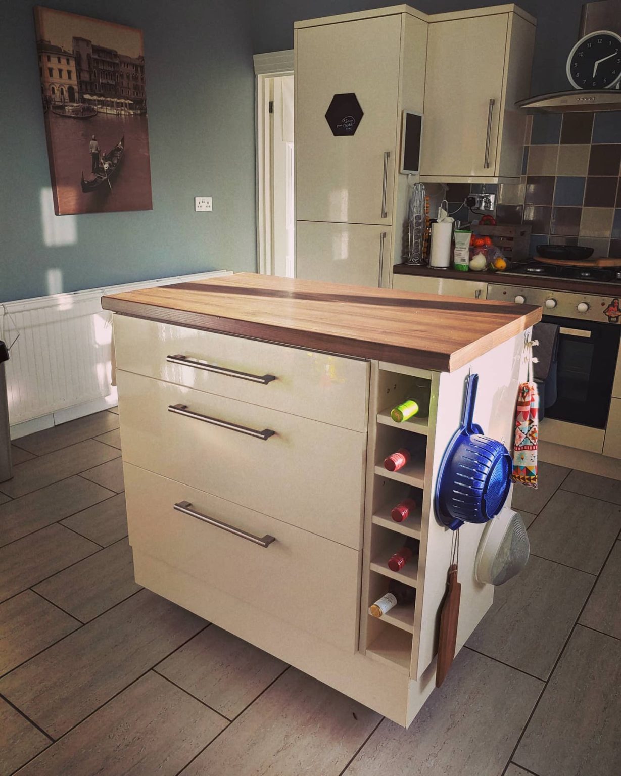 Small Mobile Kitchen Island Ideas for Small Spaces 2025