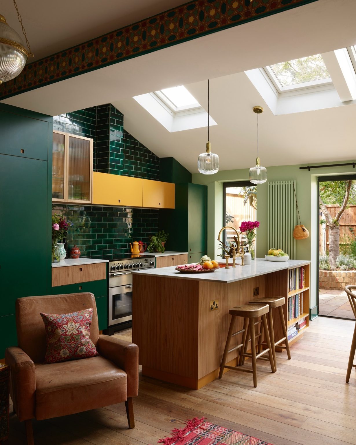 What is the Green Kitchen Trend in 2025? Colorful Ideas for a Bold Look ...