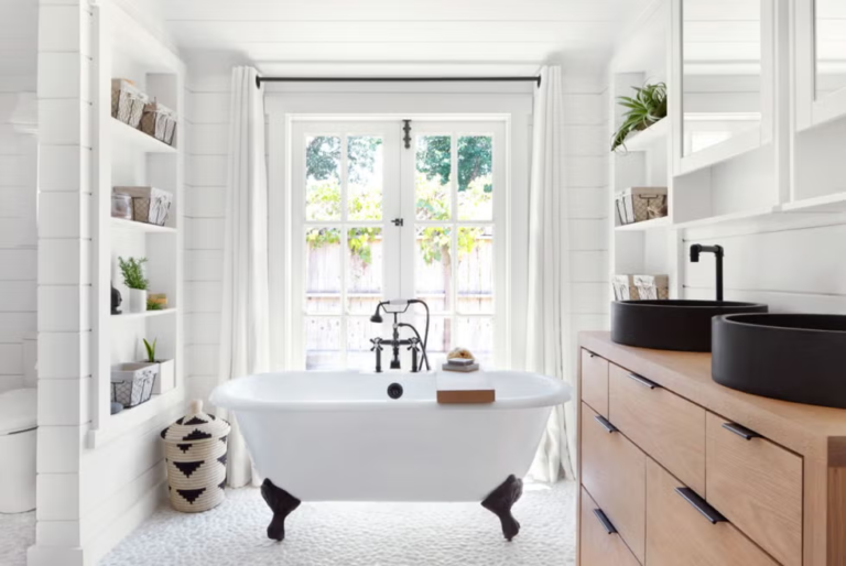 10 Staggering White Bathroom Decor Ideas for a Chic & Timeless Refresh 2025